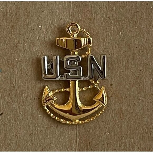 Vanguard | Accessories | Vintage Vanguard Usn Navy Anchor Lapel Pin ...